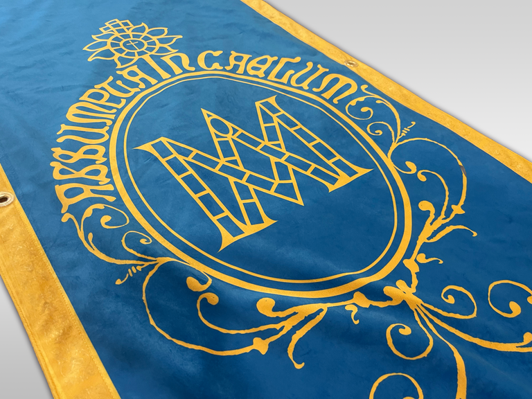 El Ayuntamiento encarga unos nuevos gallardetes en tejido azul para ...